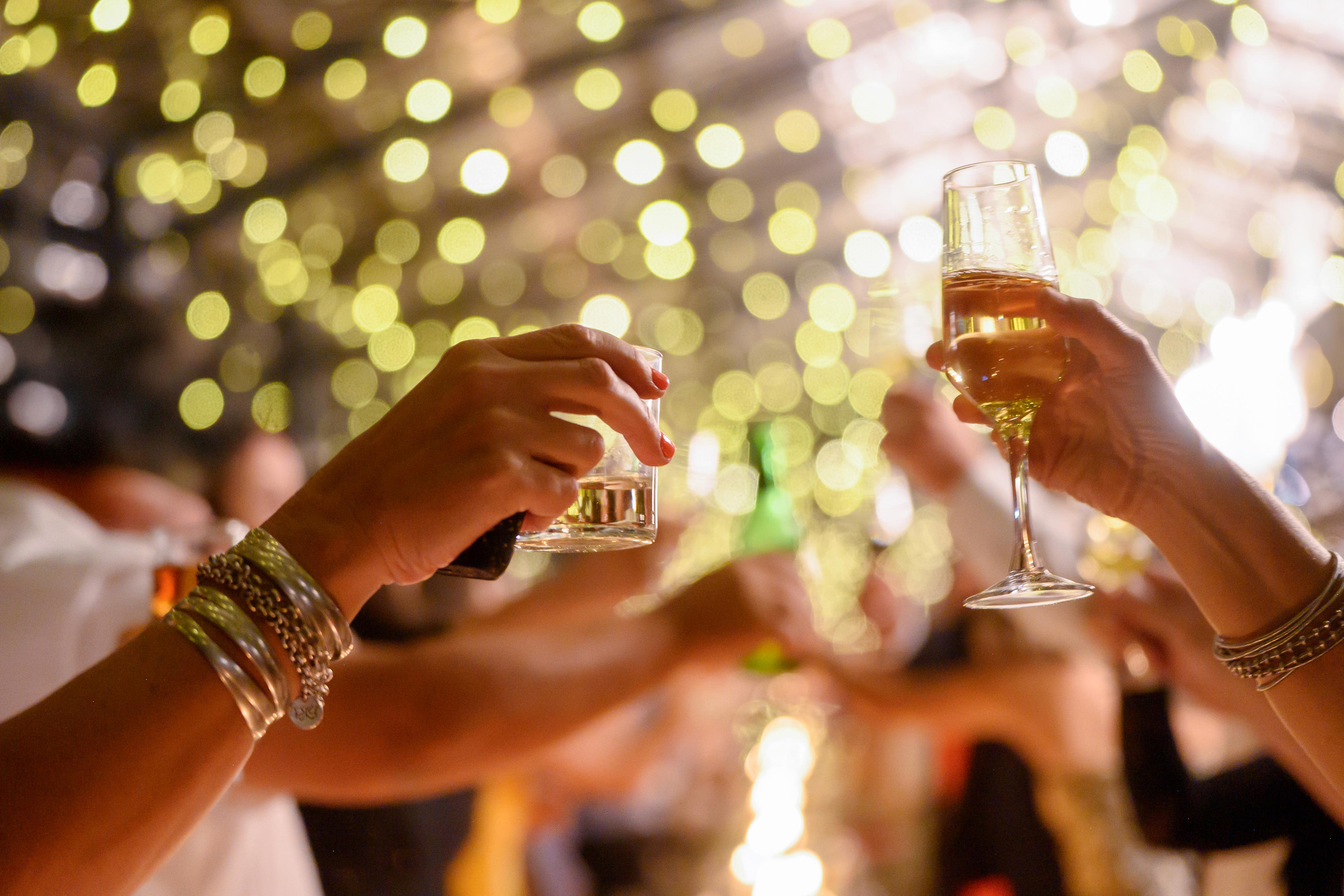 The Complete Guide to Holiday Weddings: Pros & Cons